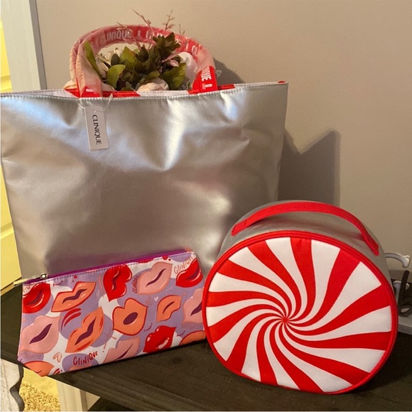 Clinique cosmetic bag | Bags | Nwt Clinique 3pc Gift Set | Poshmark